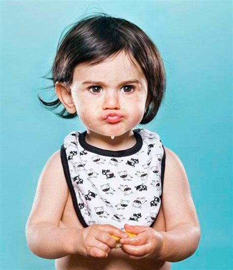 عکس های خنده دار قیافه کوچولو ها بخاطر خوردن لیمو