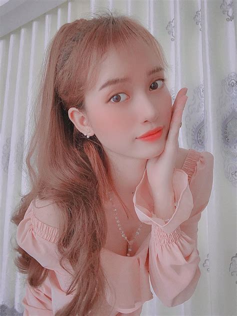 Đăng clip chị chị em em gái xinh bỗng chốc nổi như cồn được phong thành idol Gun Gun thế