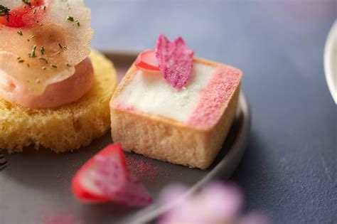 「ハイアット セントリック 銀座 東京」“苺×桜”のモダンなスイーツ 「東京の桜」イメージした「tokyo Sakura Afternoon