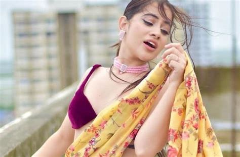 खतरे में उर्फी जावेद की जान महाराष्ट्र महिला आयोग ने एक्ट्रेस के लिए