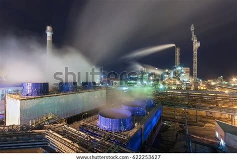 Chemische Anlage Zur Herstellung Von Ammoniak Stockfoto 622253627
