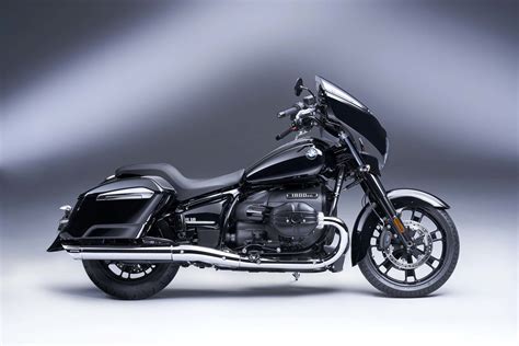 BMW R18 B The B Stands For Bagger Asphalt Rubber
