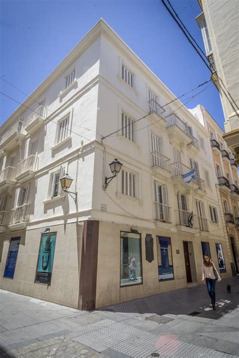 Rivadavia presidente el mulato que soñó con tener una constitución y una capital y terminó sus