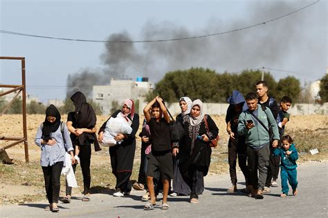 Thousands Of Civilians Flee Northern Gaza November 8 2023 Reuters