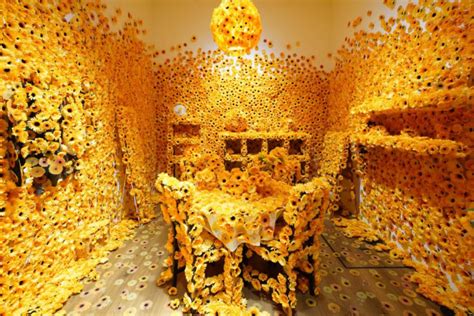 草間彌生｜草間彌生美術館展出單色作品 滿與空的微妙關聯 星島日報