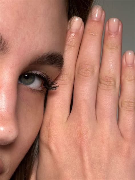 Ресницы брови