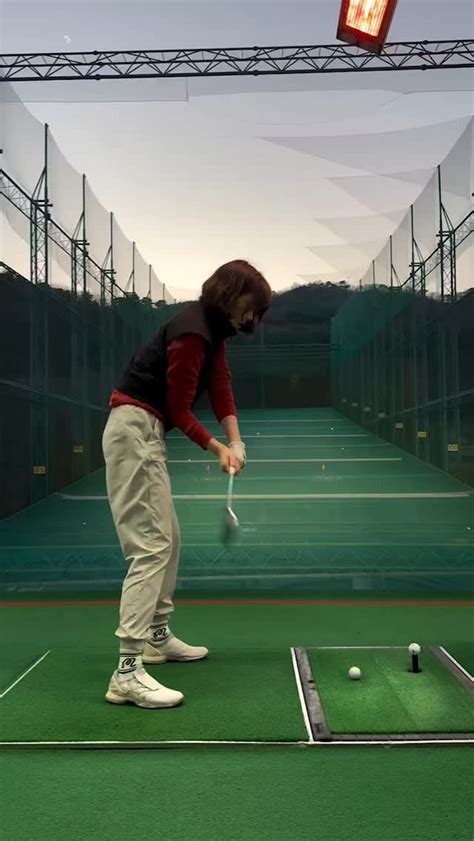 골파고 골프 하체를 쓴다는것은 다운스윙에서 상체가 리드를 하면 엎어치게 되니 하체가 리드를 해서 공을 친다는 느낌을 가지세요