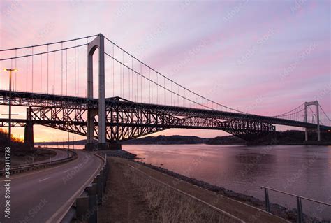 Foto De Stock The 1970 Suspension Pierre Laporte Bridge And 1919 Steel