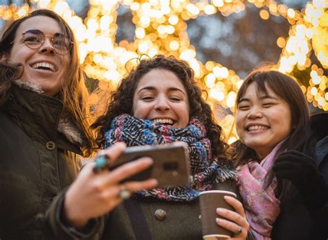 The Major Differences Between Introverts And Extroverts Simple Hermit