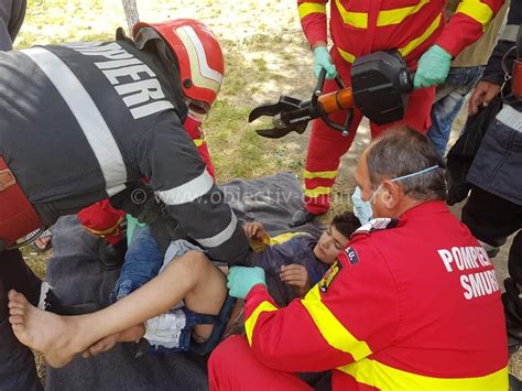 Copil de 12 ani blocat într un leagăn din parcul Aurora din Călăraşi