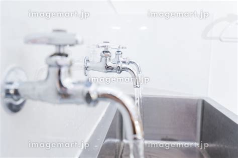 水道の蛇口の写真素材 178242304 イメージマート