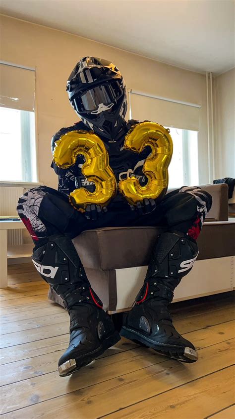 Hornysentai On Twitter Rt Pupchewie1 I Guess I Am 33 Ahem I Mean
