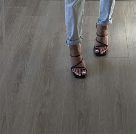 Tanned Sexy Feet Fun With Feet
