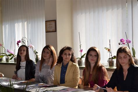 Кметът на община Казанлък се срещна с кандидатките за „Царица Роза 2016“ Новини за Казанлък