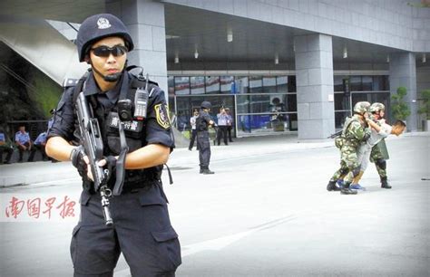 南寧警方舉行兩會安保實戰演練 每日頭條