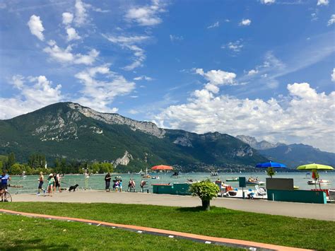 낮 동안 해변에 있는 사람들의 그룹 사진 Unsplash의 무료 안시 이미지