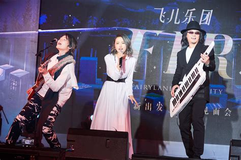 F I R 飞儿乐团全新出发 新主唱lydia韩睿曝光实力引期待