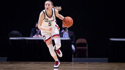 Download Paige Bueckers Basketball Highlights Wallpaper