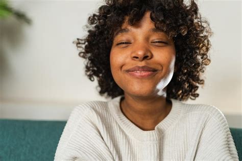 Premium Photo Beautiful African American Girl With Afro Hairstyle