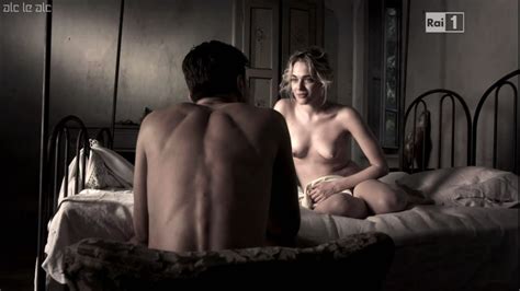 Naked Laura Chiatti In Il Sogno Del Maratoneta