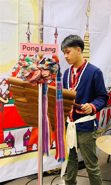 สาธิตเครื่องดนตรีอีสาน โชว์เครื่องดนตรีอีสาน ตามโรงเรียน สอนดนตรี