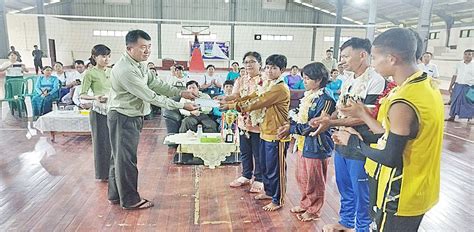 ပဲခူးတိုင်းဒေသကြီး ဝန်ကြီးချုပ်ဖလား အမျိုးသား အမျိုးသမီး ပြေးခုန်ပစ်ပြိုင်ပွဲတွင် ဆုရရှိသည့်က