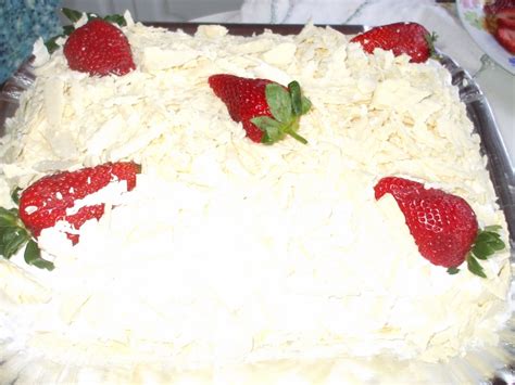 Bolo De Morango Com Leite Condensado Cozido