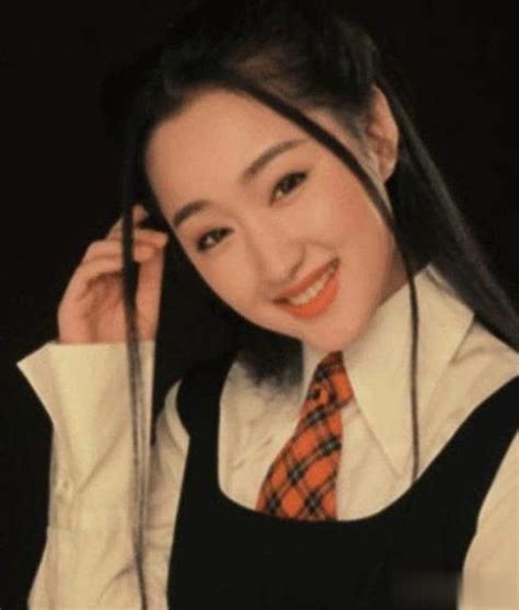 杨钰莹赖文峰分手25年后：单身复出的她与婚姻挑战中的他