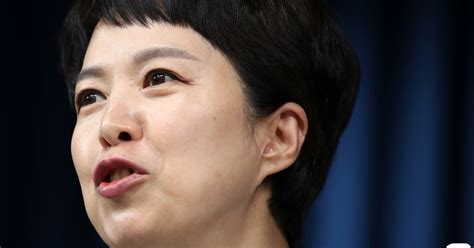 브리핑하는 김은혜 홍보수석