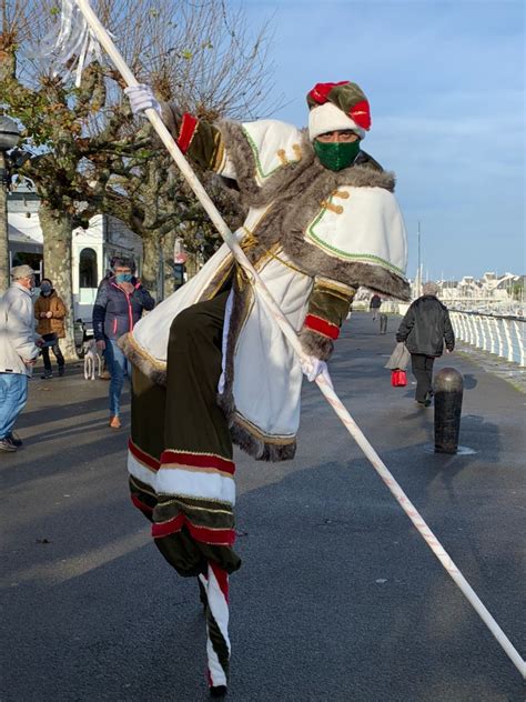 Echassier Spectacle De Rue Couleur Des Tropiques