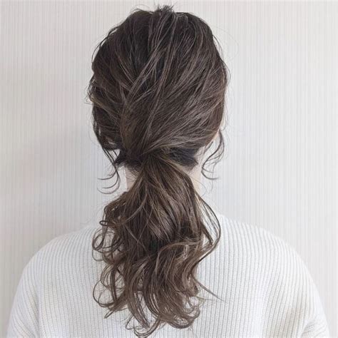 《セミロング》のおしゃれな簡単ヘアアレンジ特集！不器用でもできるコツもお届け 3ページ目 Raxyラクシー