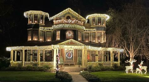 Times People Were So Creative With Their Christmas Decorations They Impressed Santa Himself