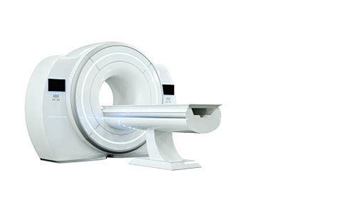 Mri 기계 백색 배경에 격리된 자기 공명 화상 진찰 기계 개념 의학 기술 미래 3d 렌더링 3d 일러스트레이션 복사 공간 3d