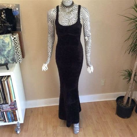 Pin By Zoë On Lip Service Iso Outfits Dress Sleeveless Formal Dress