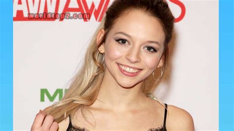 Lily Larimar Model Bio Age Height Photos Videos Wiki