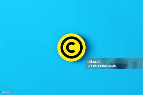 지적 재산권 개념입니다 파란색 배경에 노란색 원형 버튼에 저작권 기호가 있습니다 지적 재산에 대한 스톡 사진 및 기타 이미지 지적 재산 특허 0명 Istock