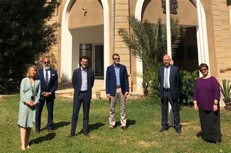 العراق يشجب رفع بعثة الاتحاد الأوروبي علم المثليين في بغداد اندبندنت