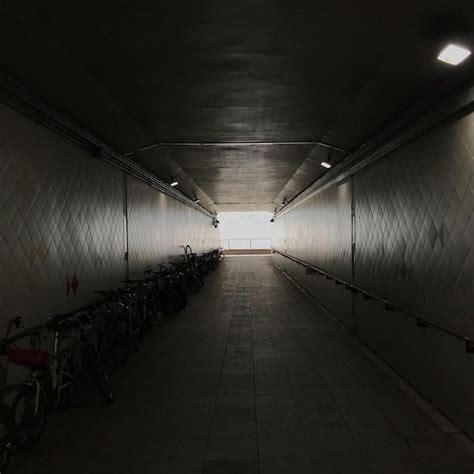 Perspectiva Decrescente Do Túnel Foto Premium