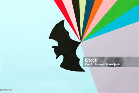 다채로운 배경 창조적 인 예술 디자인 할로윈 휴일 개념의 푸른 부분에 검은 종이 박쥐 10월에 대한 스톡 사진 및 기타 이미지 10월 가을 개념 Istock