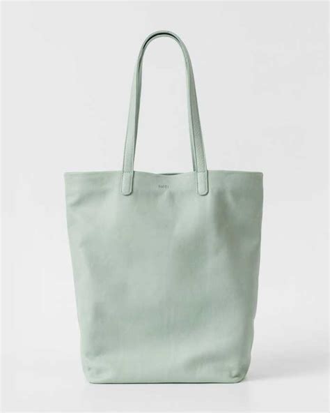 Types Of Bags A Girl Should Have In Her Closet
