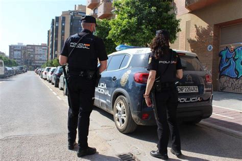La Policía Nacional salva la vida de una mujer tras practicarle un torniquete en la pierna h