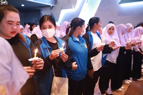 ประมวลภาพ คณะผู้บริหาร คณาจารย์ บุคลากร และนักศึกษา ร่วมจุดเทียนถวายพระพรชัยมงคล เนื่องในวโรกาส