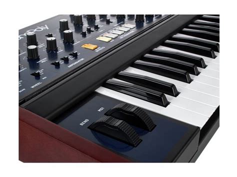 Behringer Monopoly Store4dj