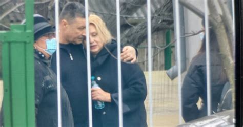 Violeta Ivanov Eliberată Din Izolator Pentru A și înmormânta Mama