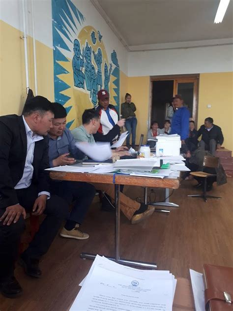 Иргэд газраа өмчилж авав