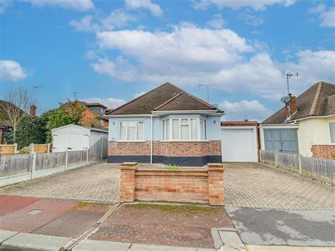 2 Bed Detached Bungalow For Sale In Blenheim Park Close Leigh On Sea