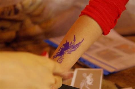 Jak Zrobić Tatuaż W Domu Zmywalny Margaret Wiegel