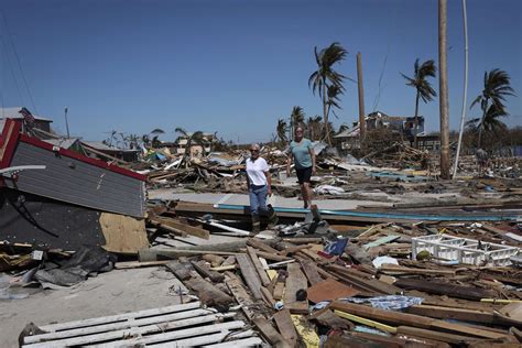 El huracán Ian deja en Florida un rastro de devastación y decenas de
