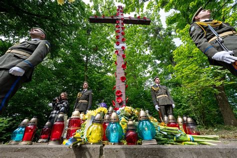 Львівщина долучилася до відзначення Дня памяті та перемоги над нацизмом у Другій світовій фото