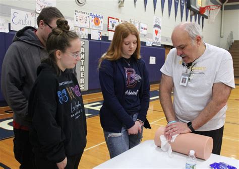 Blhs Students Learn To Stop The Bleed News Sports Jobs The Times